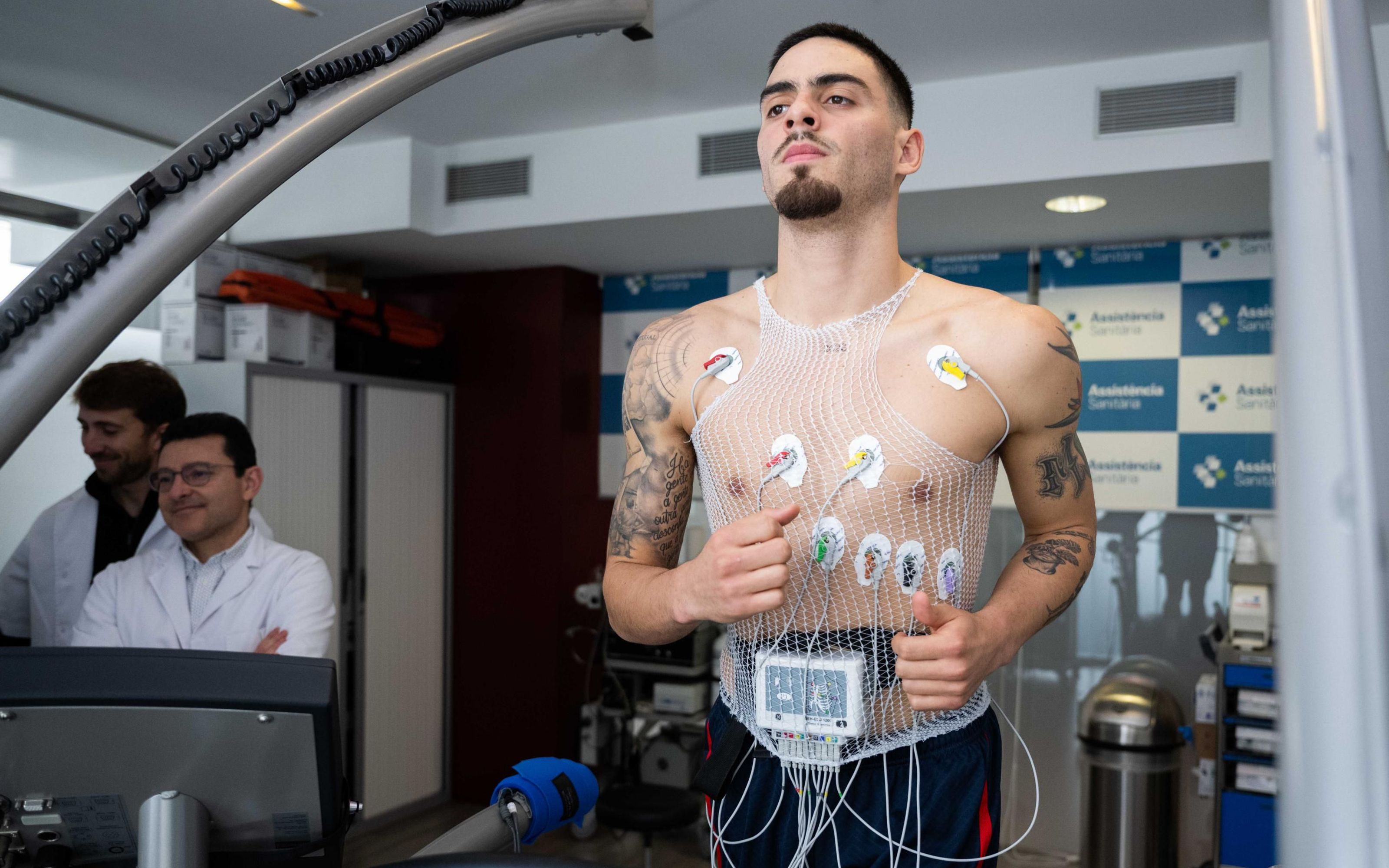 Erick Mendonça passa la revisió mèdica