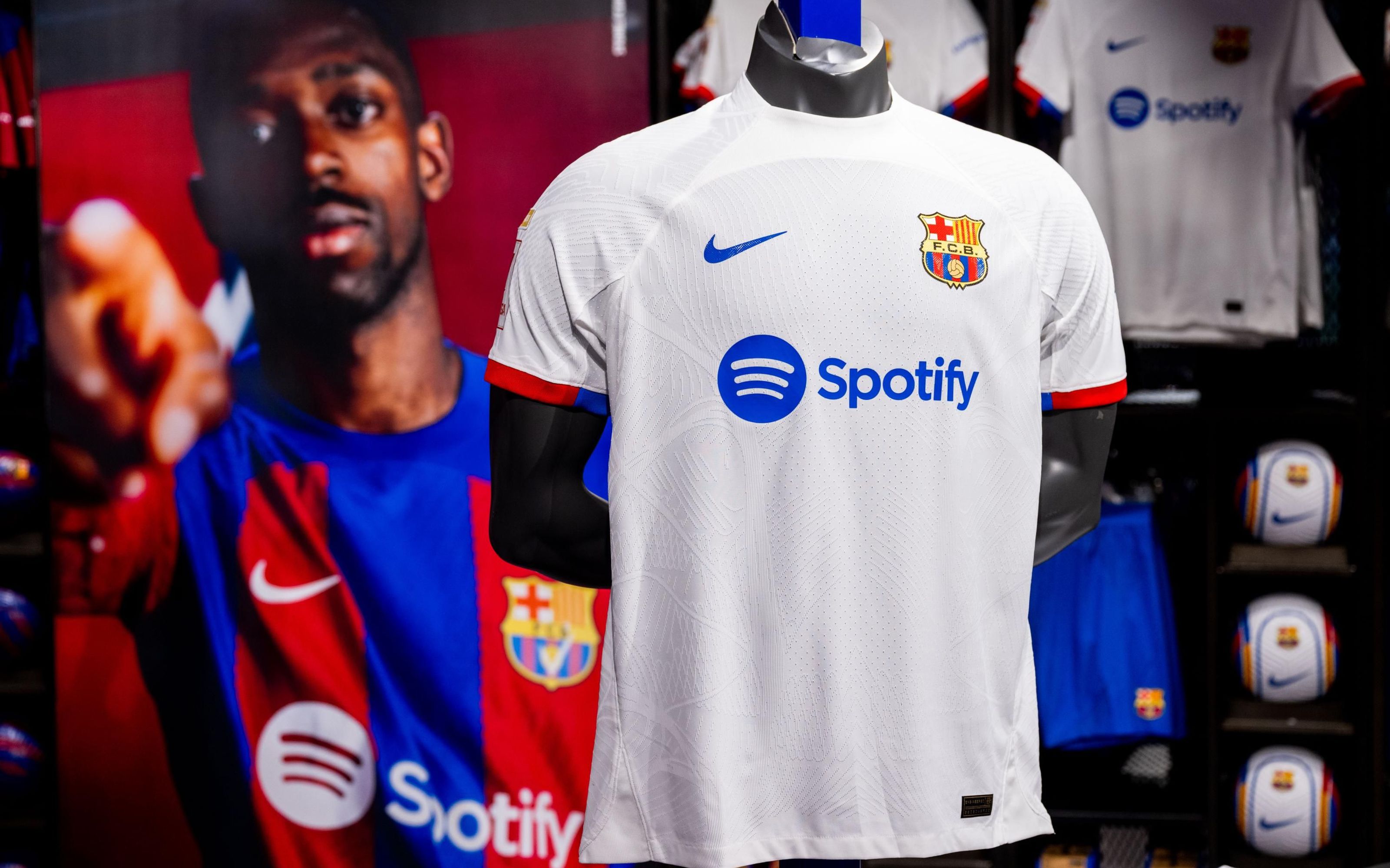 White everywhere in the Barça Store