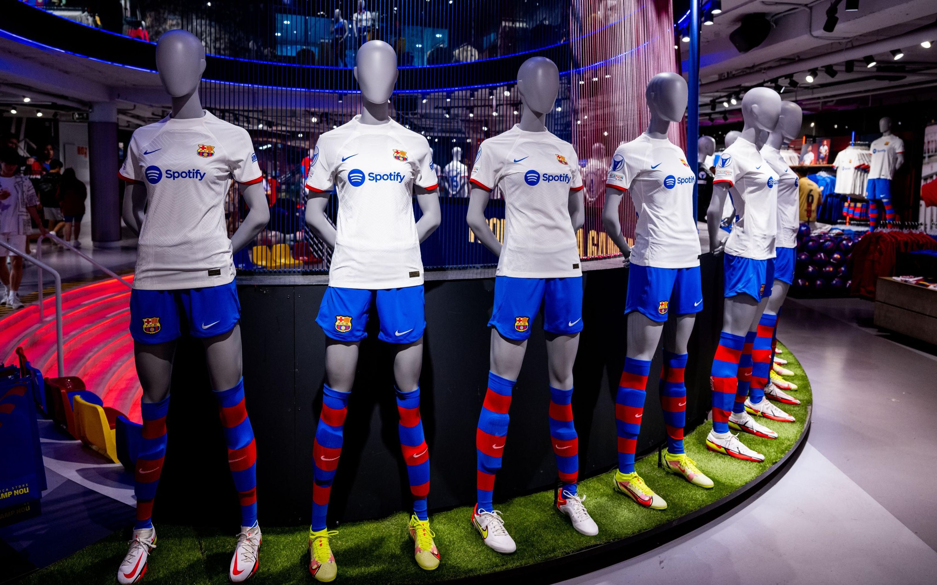La Barça Store se tiñe de blanco Barça