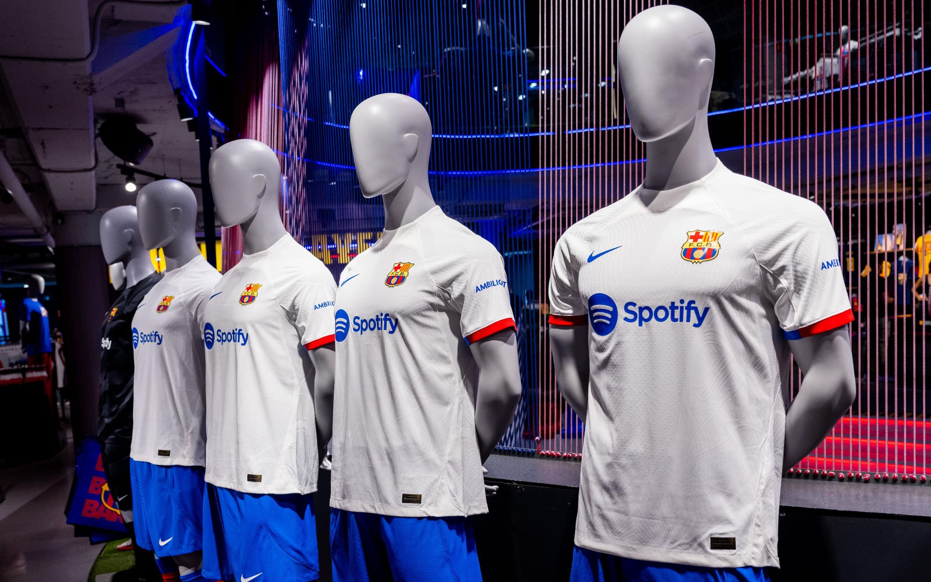 White everywhere in the Barça Store