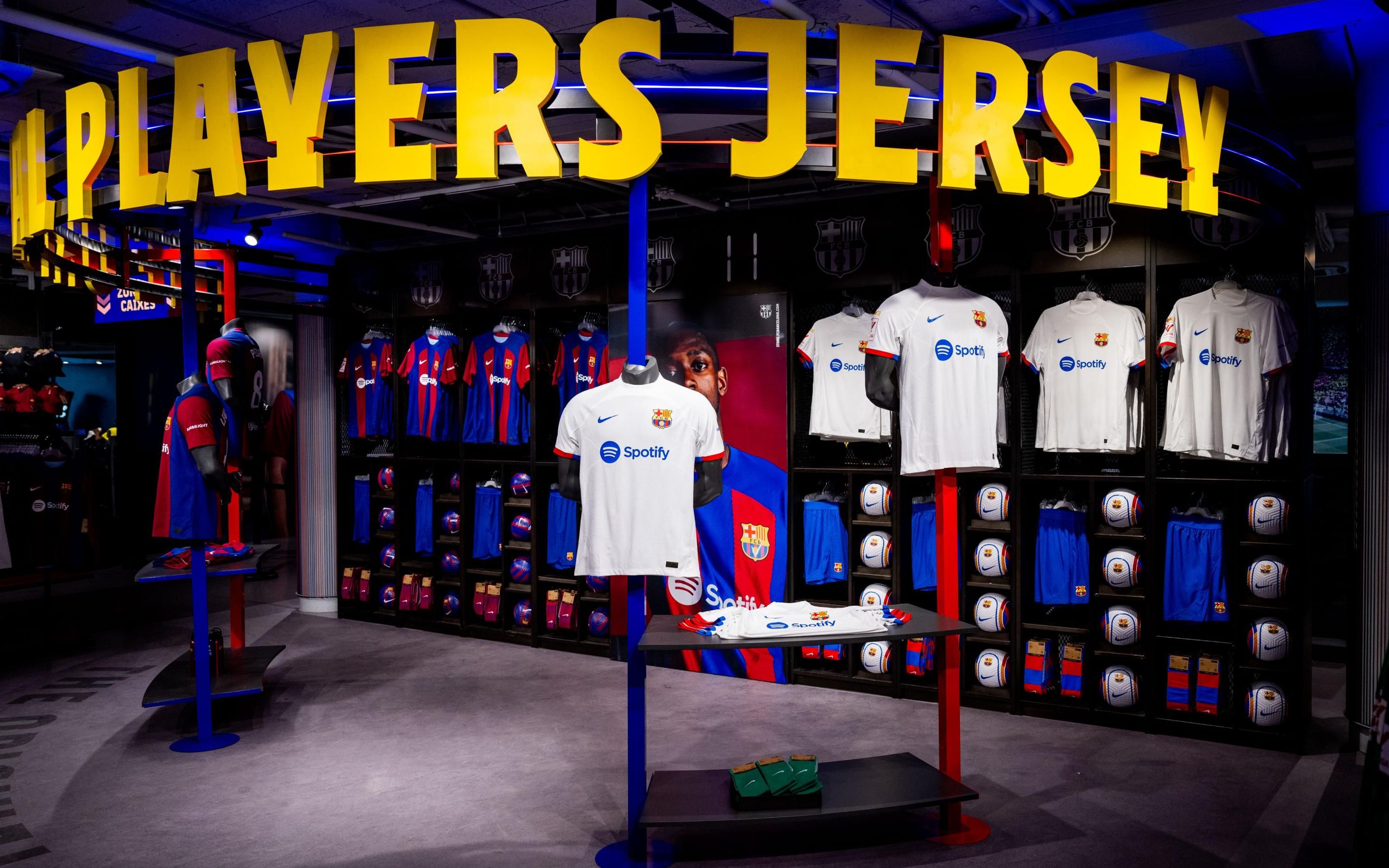 La Barça Store se tiñe de blanco Barça