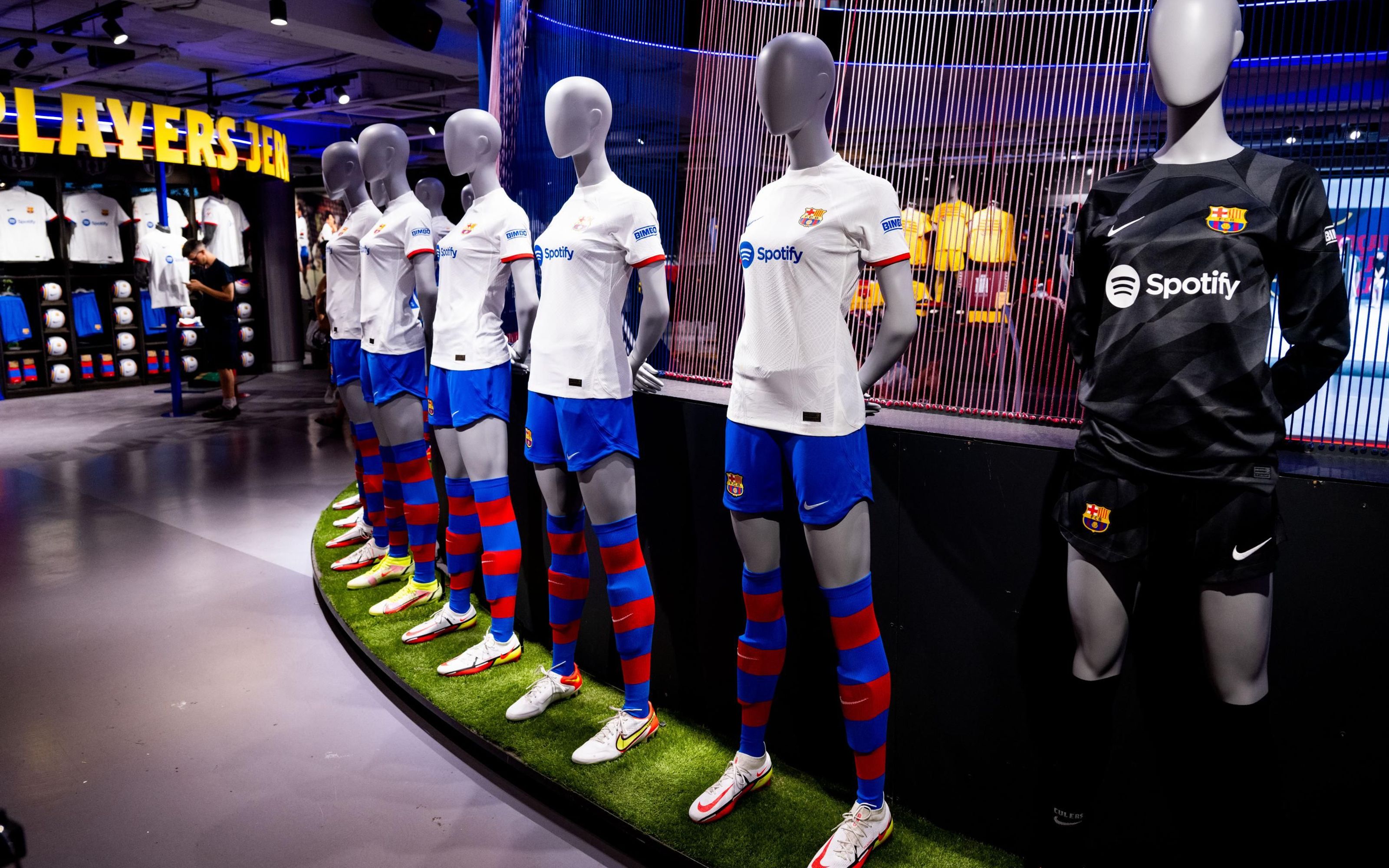 La Barça Store se tiñe de blanco Barça