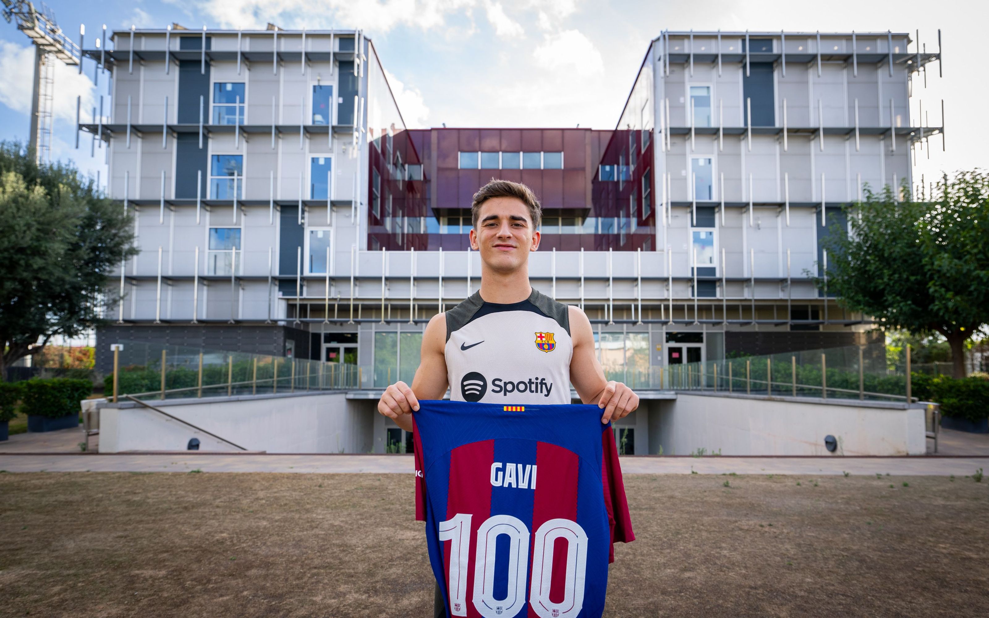 Gavi celebrates 100th senior appearance at La Masia