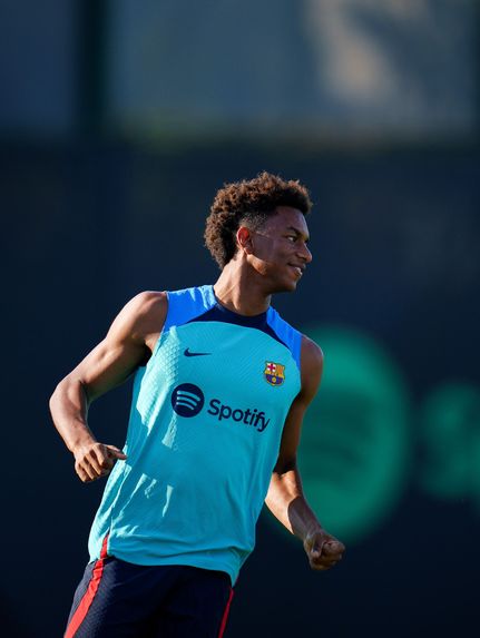 Alejandro Balde's career in photos