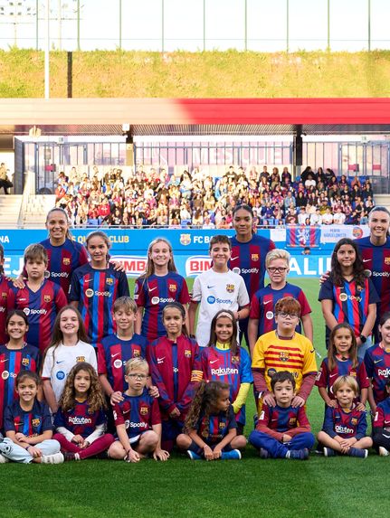 21/10 Fotografía niños y niñas Fútbol 1r equipo femenino FC BARCELONA - GRANADA FEMENINO