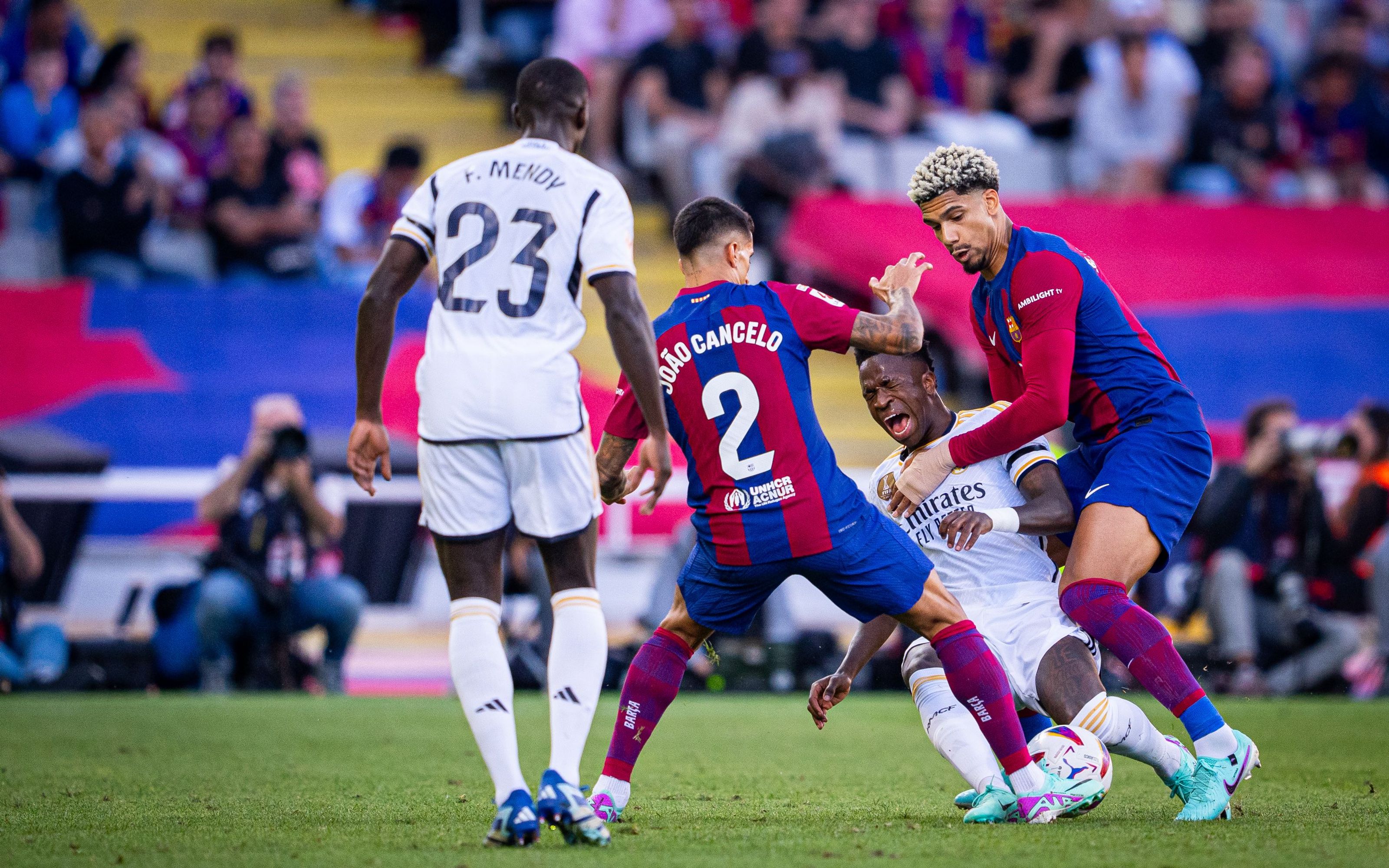 Best photos from the first ever Clásico at the Estadi Olímpic