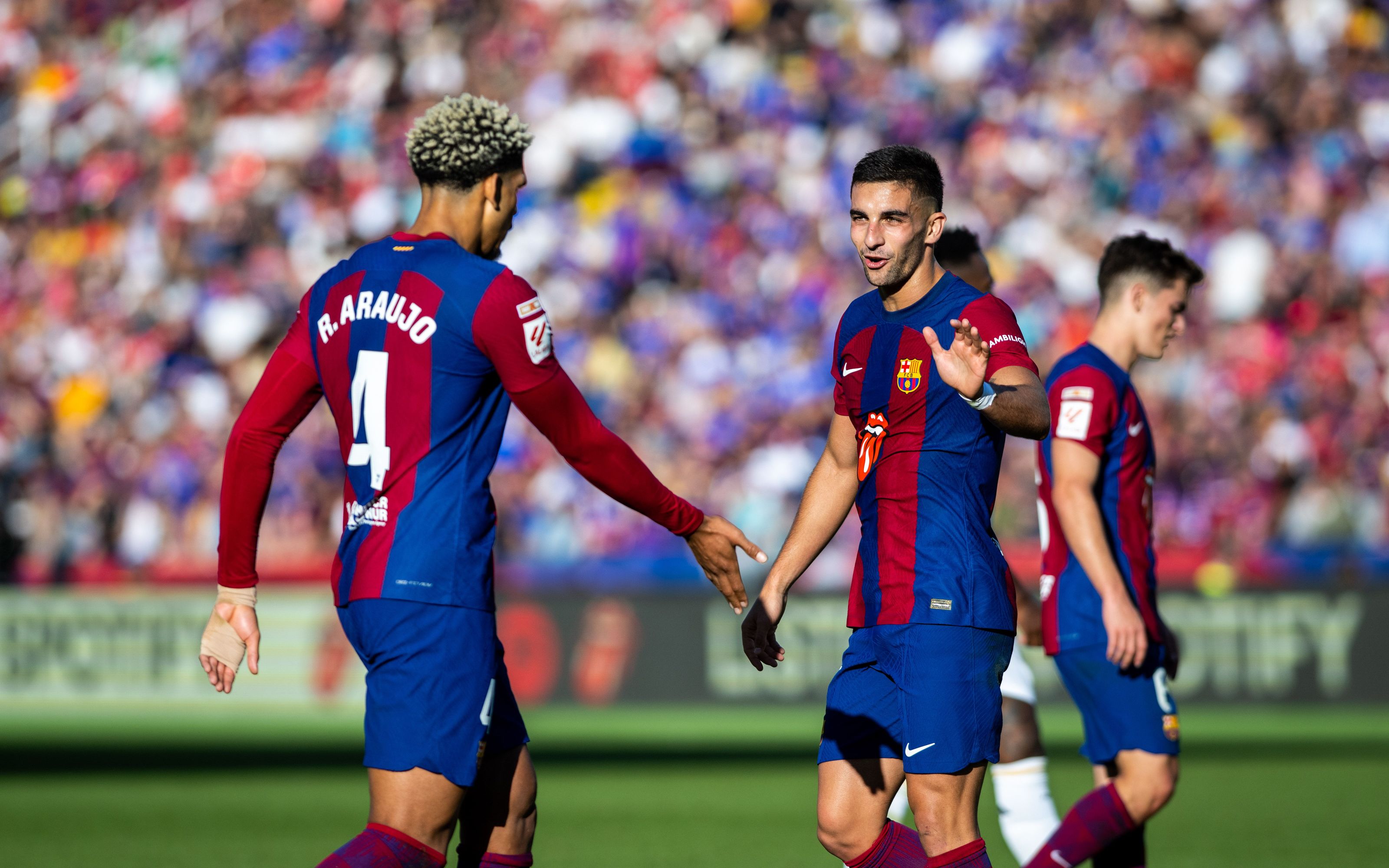 Best photos from the first ever Clásico at the Estadi Olímpic