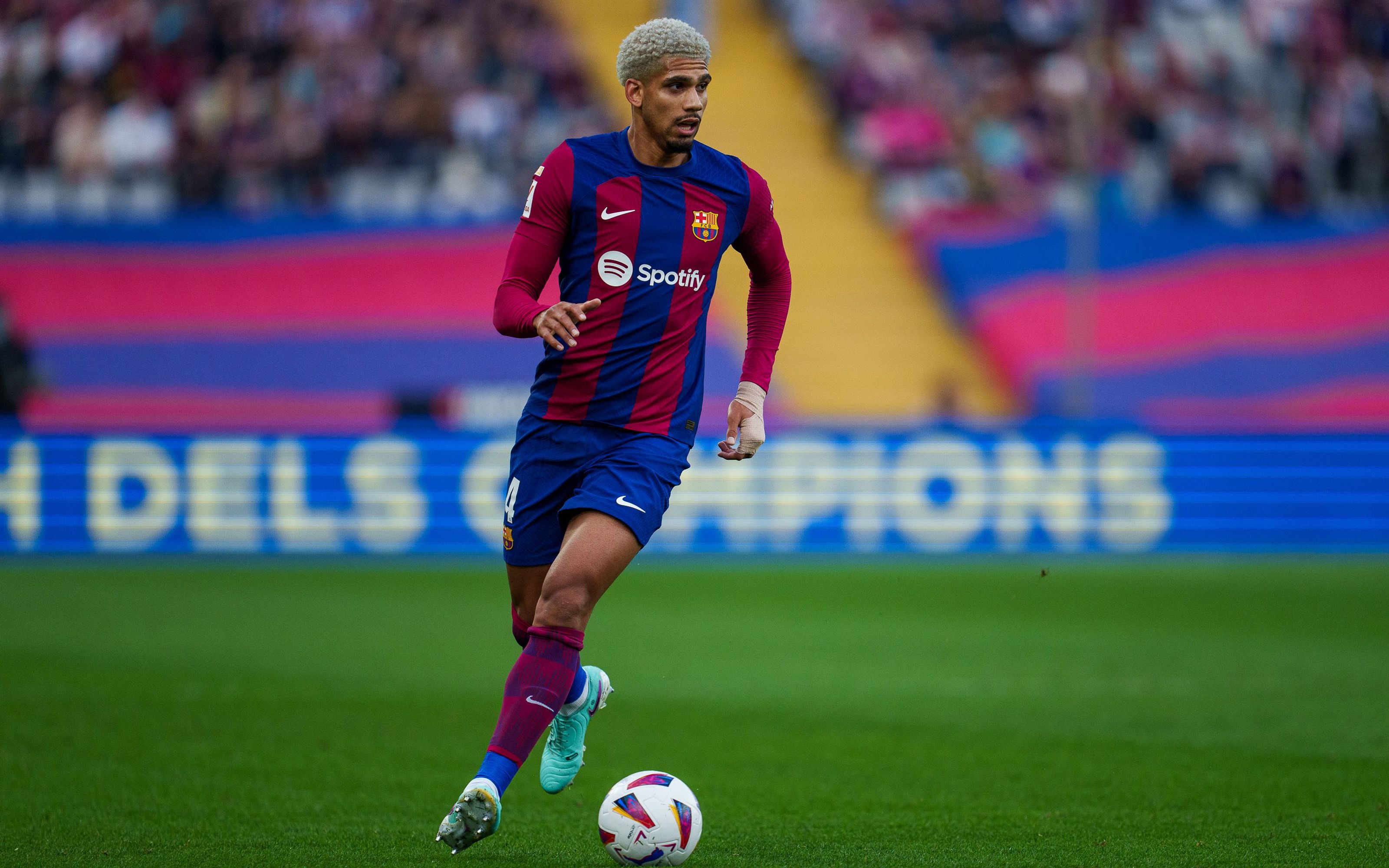Ronald Araujo's best photos