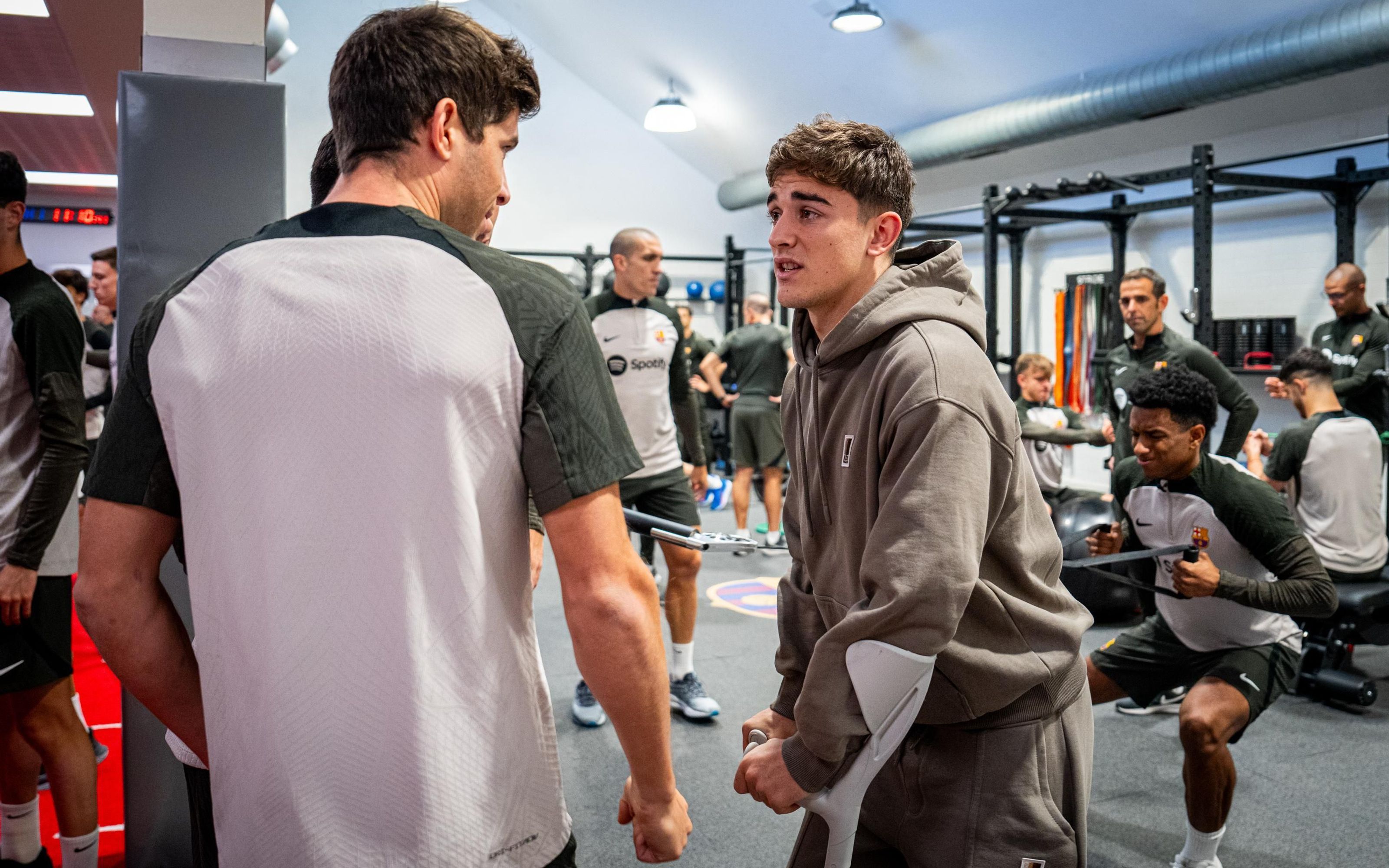 Gavi visits his team-mates