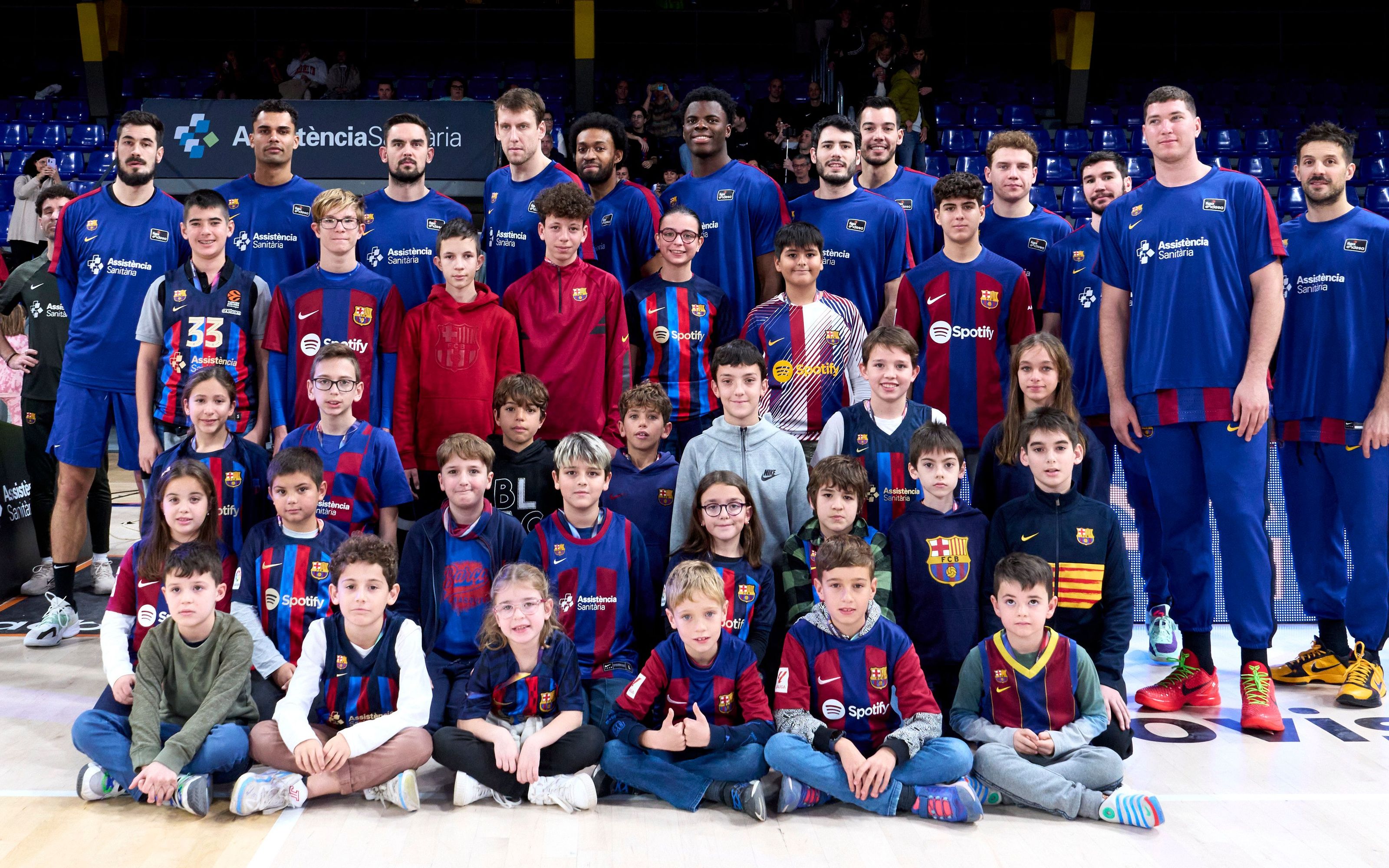Fotografía niños y niñas BARÇA - BASKONIA 17/12