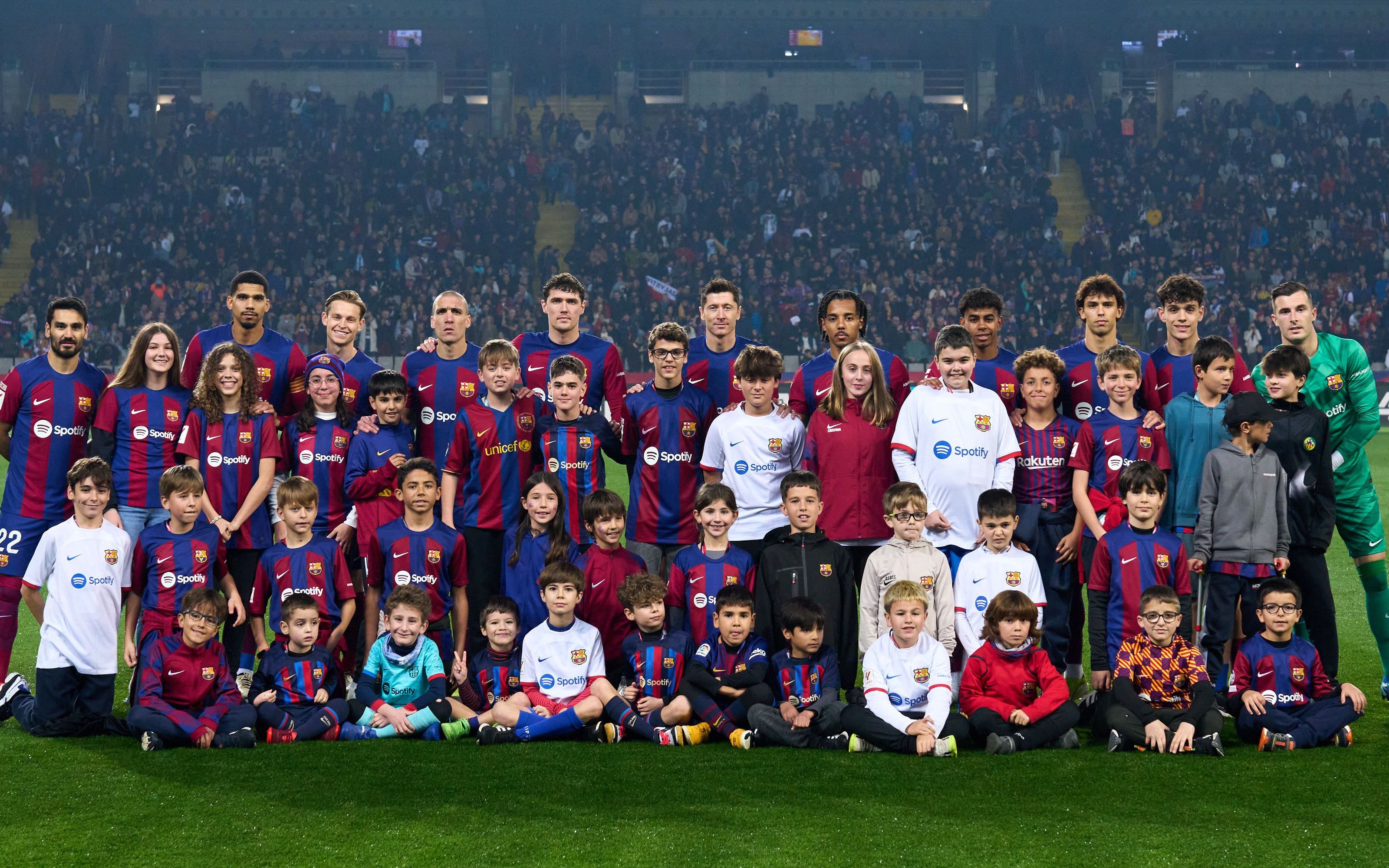 27/01/24 Fotografía niños y niñas Futbol 1r equipo masculino FC BARCELONA - VILLARREAL