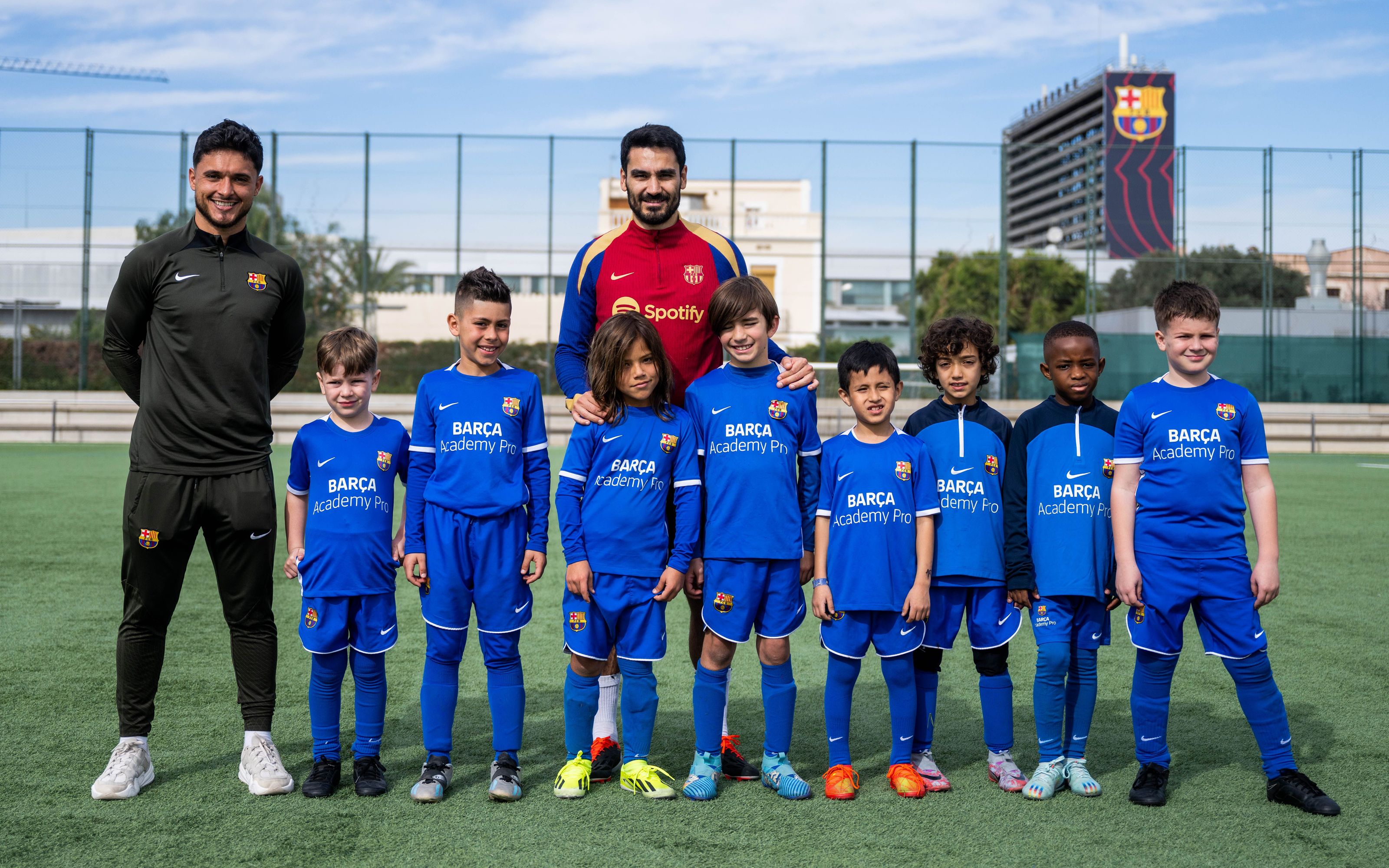 Visita Gundogan Barça Academy