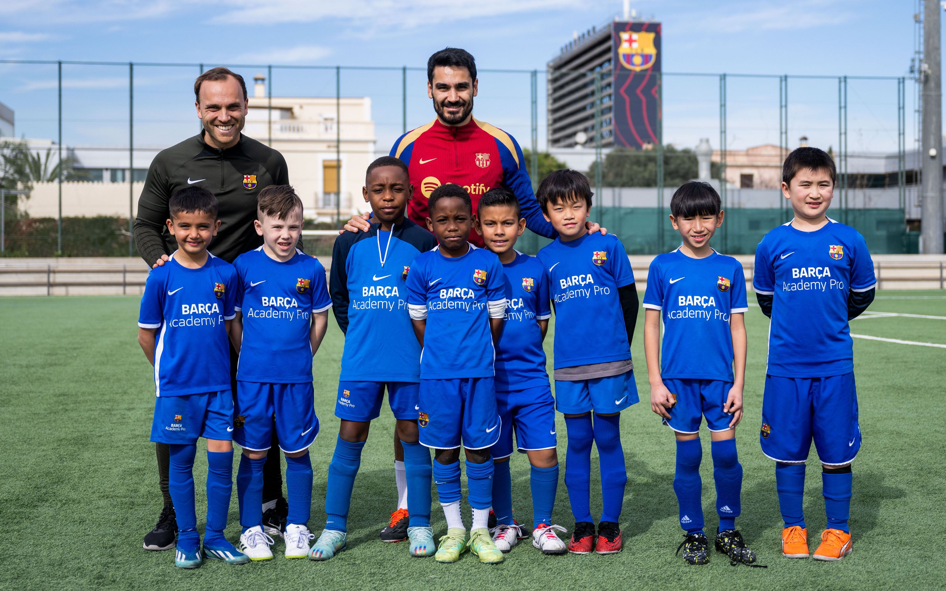 Visita Gundogan Barça Academy