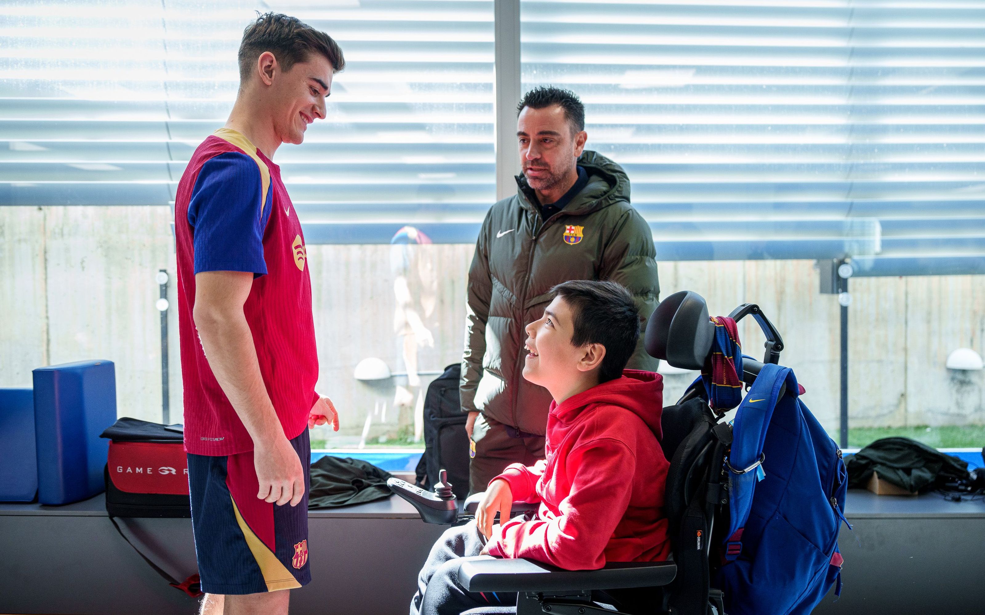 The emotional meeting between Xavi (and players) with Bruno, the boy ...
