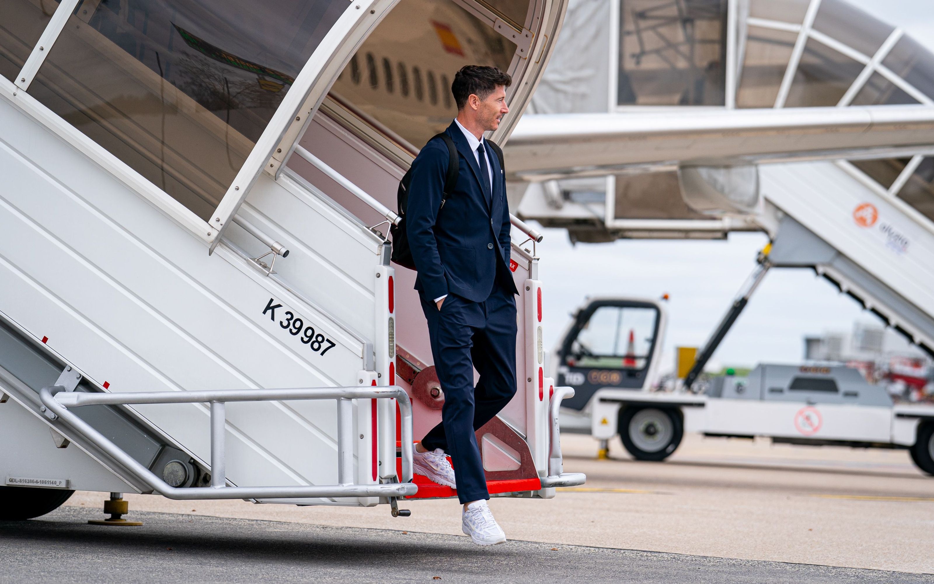 FC Barcelona travel to Paris