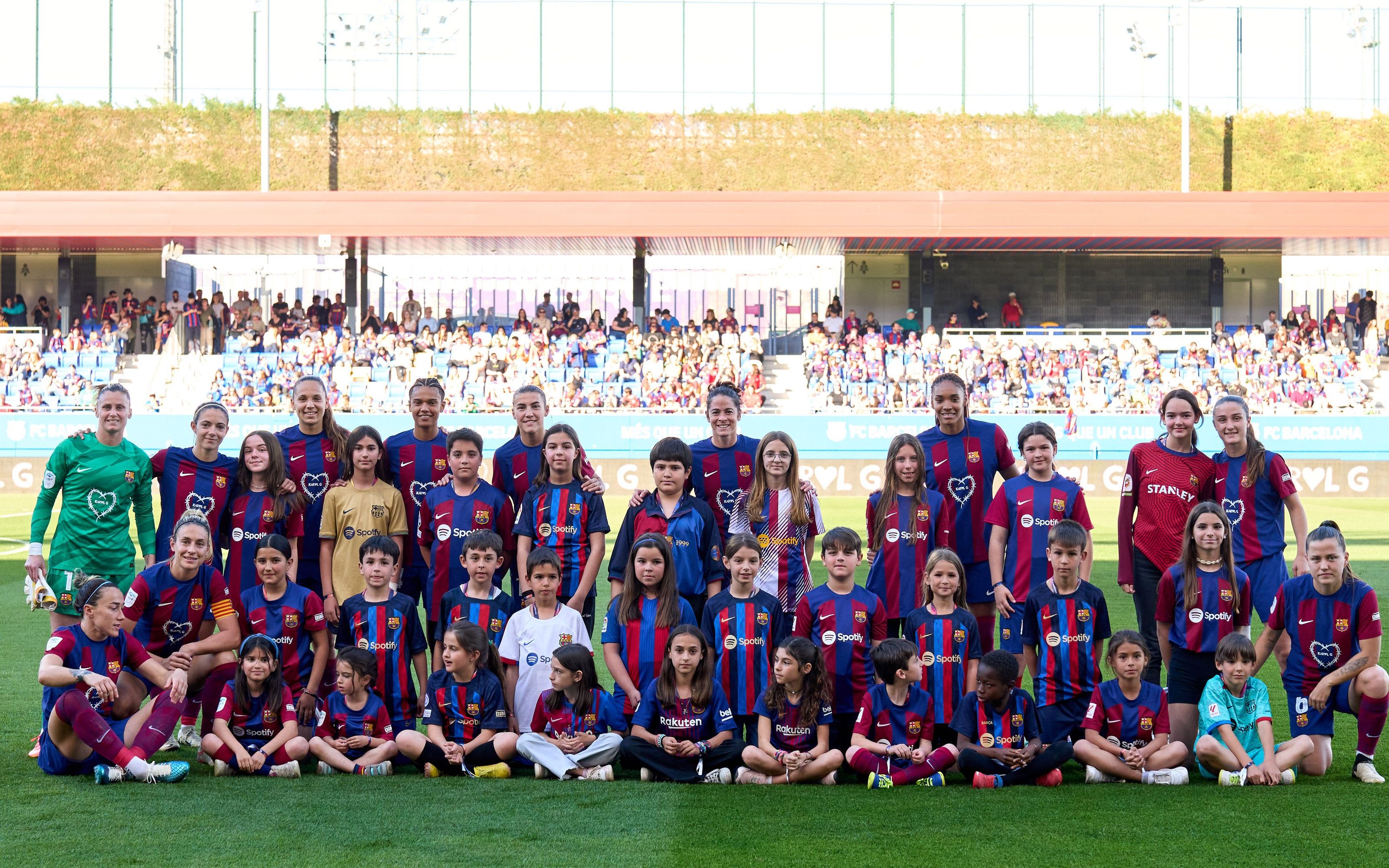 13/04/24 Fotografía niños y niñas Fútbol 1r equipo femenino FC BARCELONA - VILLARREAL FEMENINO
