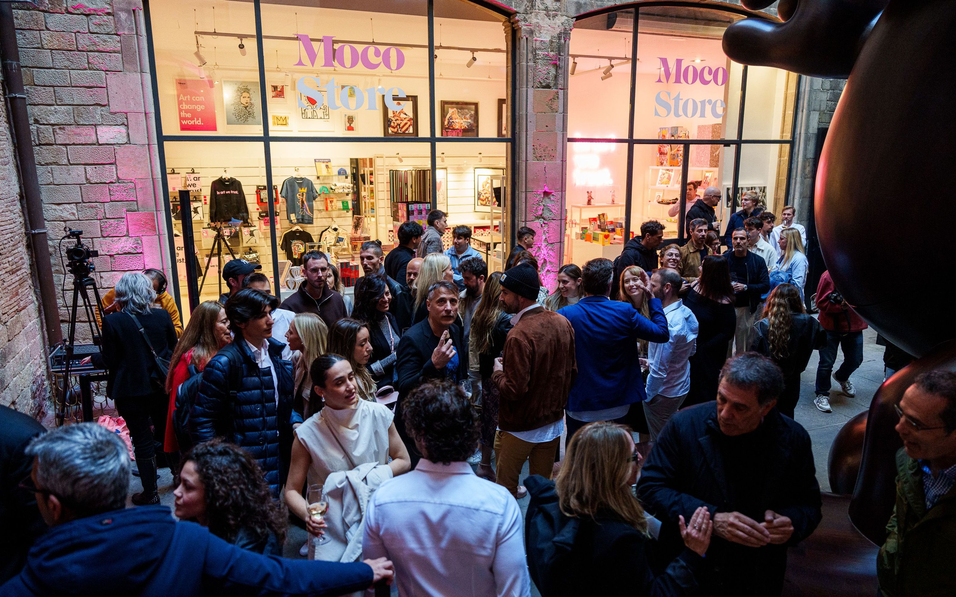 El FC Barcelona exhibe en el Moco Museum los dos primeros NFT de su historia