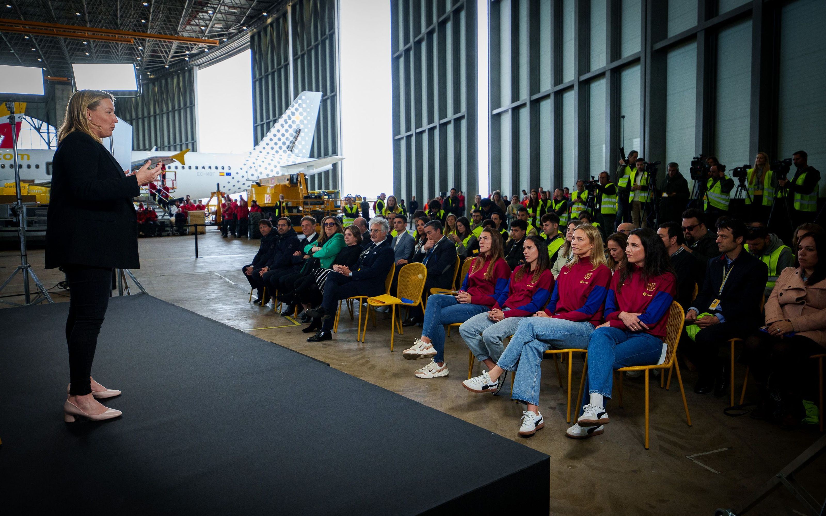 Así es el nuevo avión oficial del Barça femenino