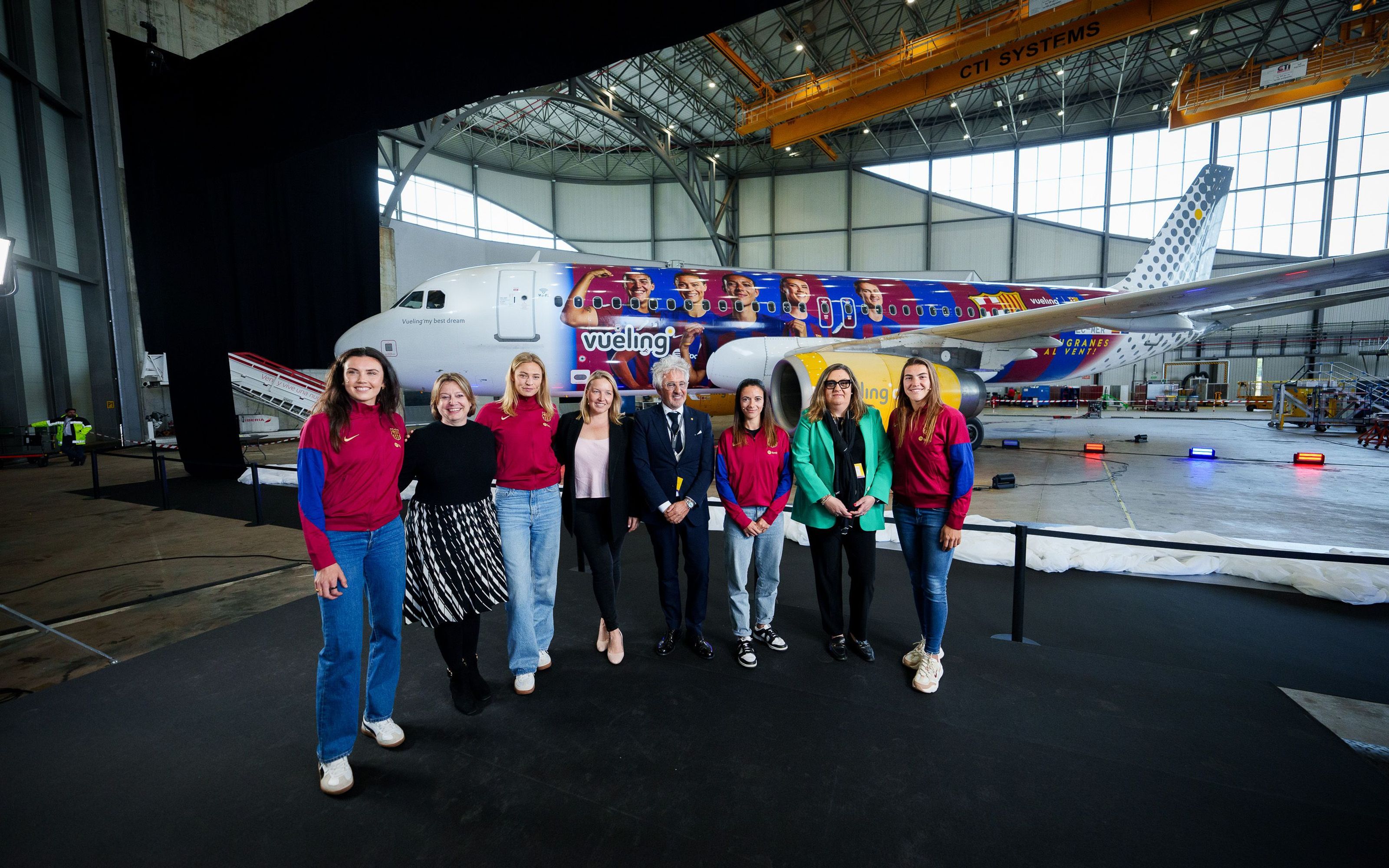 Así es el nuevo avión oficial del Barça femenino