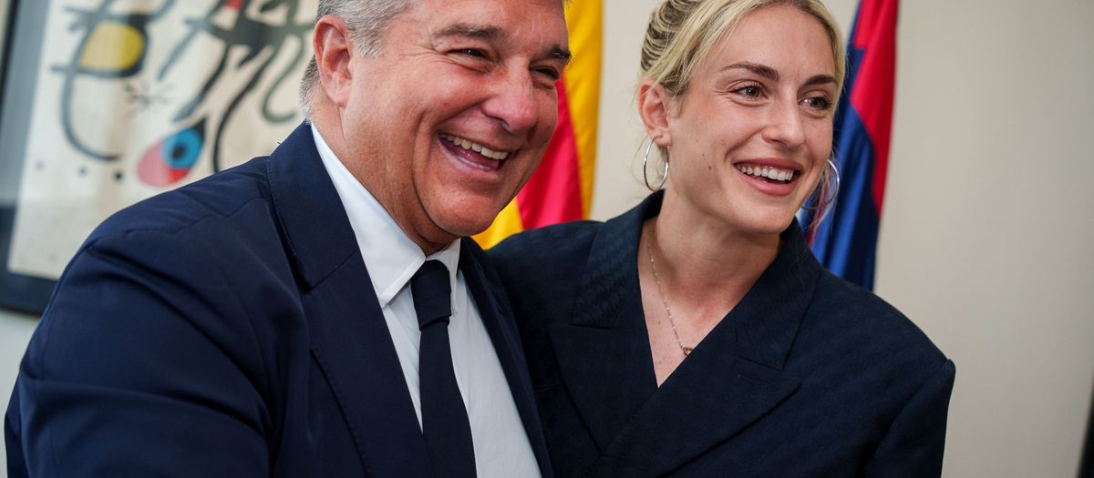 Alexia’s contract signing in photos