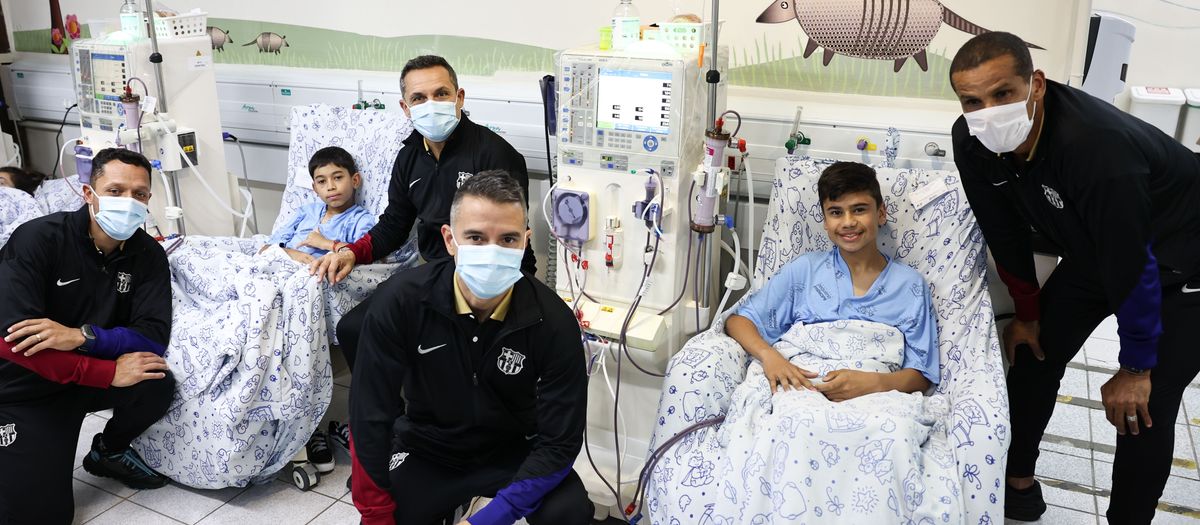 Visita hospital Curitiba - Barça Legends