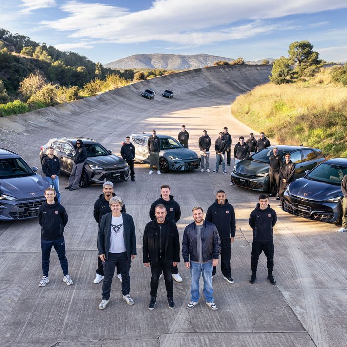 First team players choose and customise their new CUPRA cars