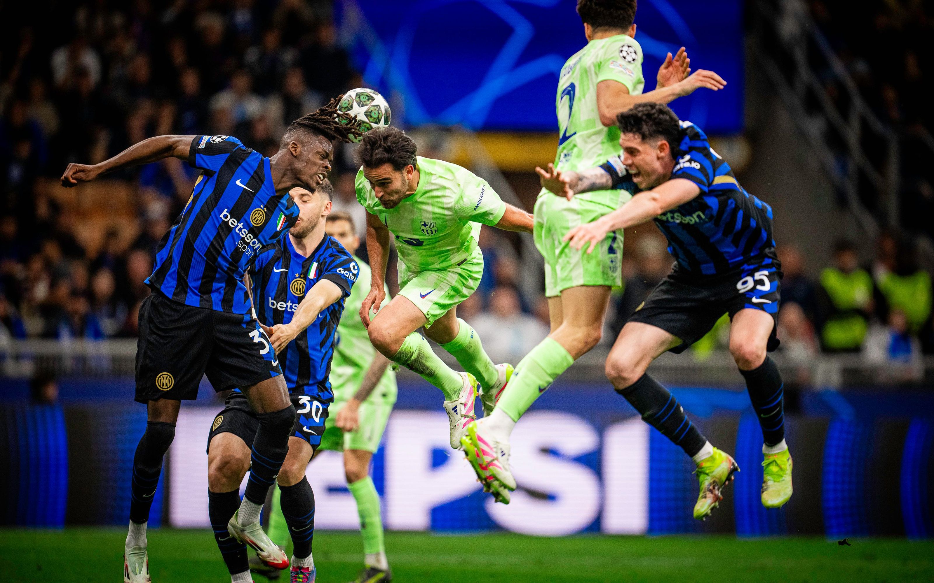 Photos from Inter v Barça in the Champions League