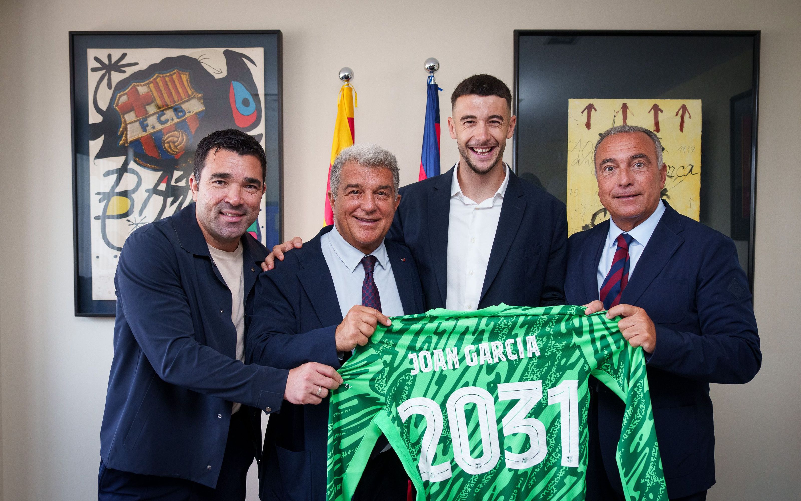 Joan Garcia signe son contrat au Barça
