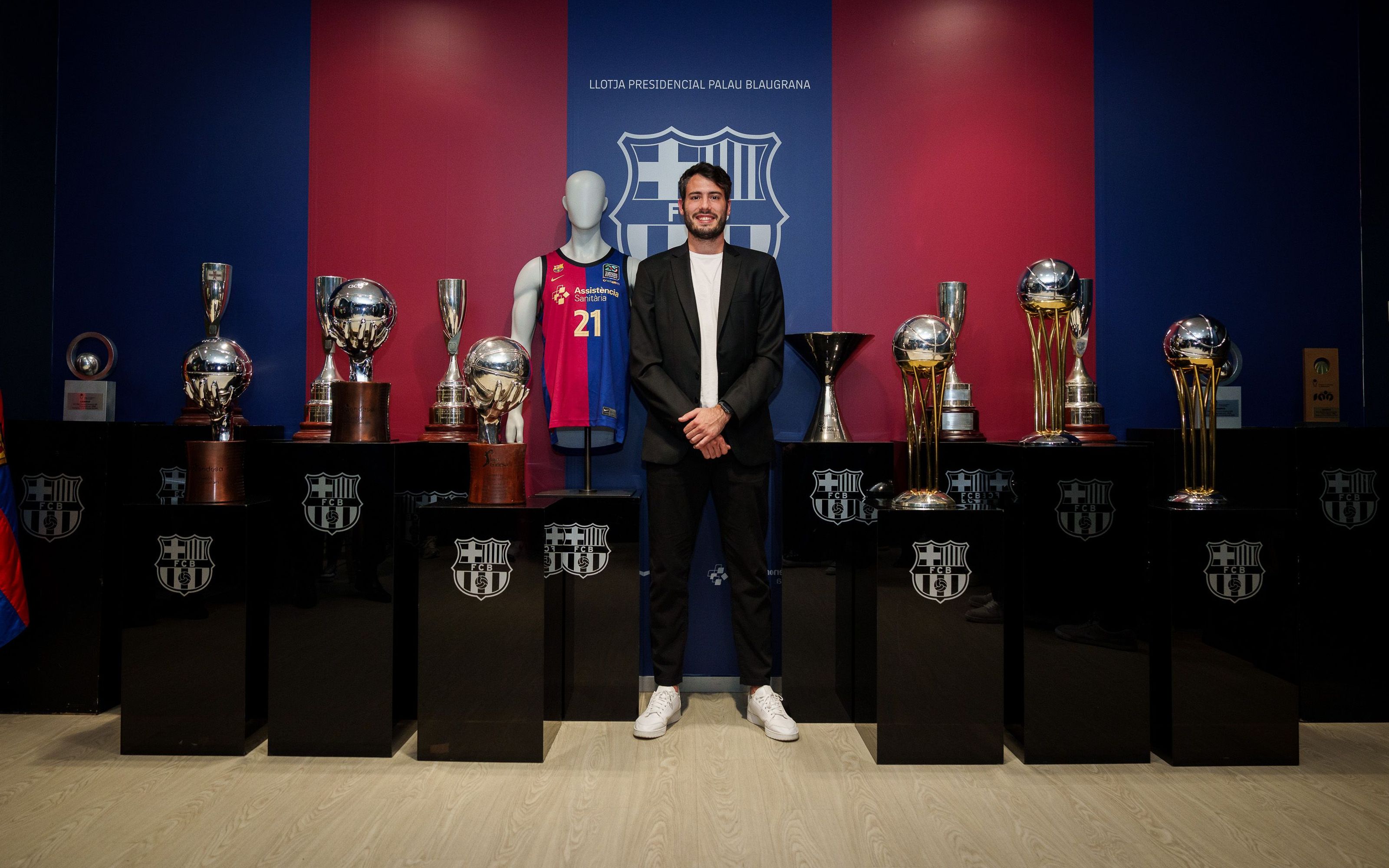 Tribute to Alex Abrines at the Palau