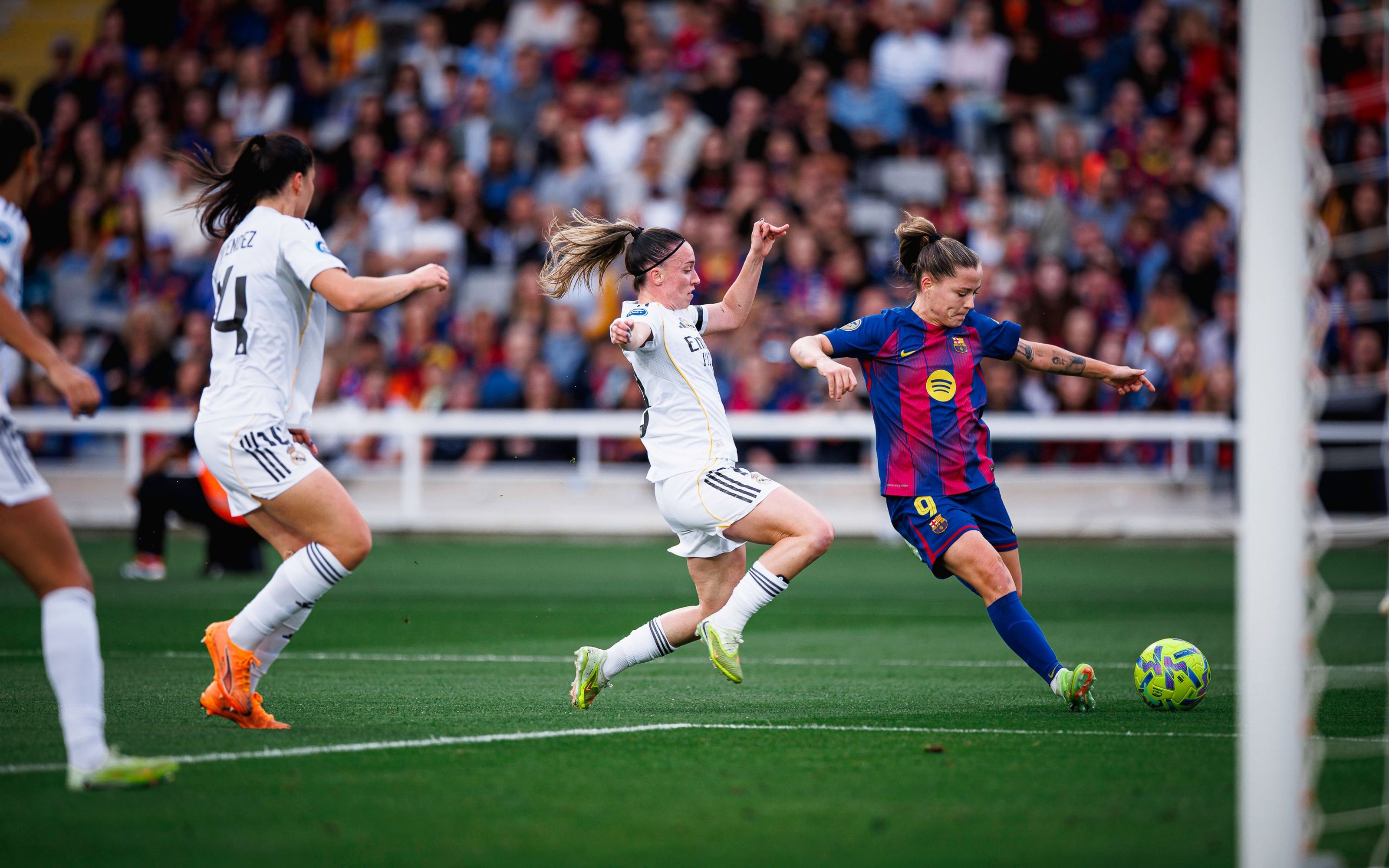 Photos from Barça Women's win in the Clásico