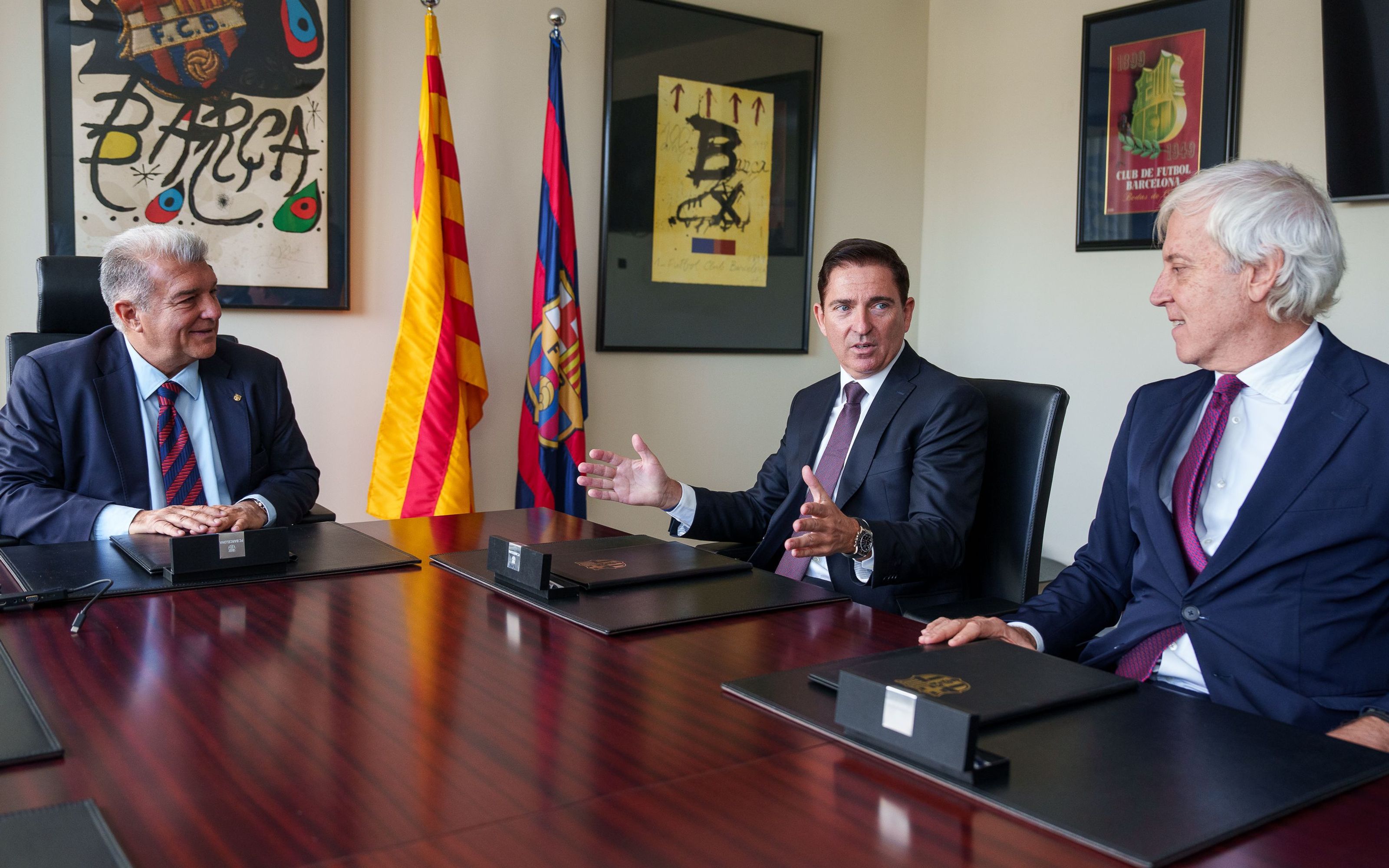 El acto de firma de Xavi Pascual, en imágenes