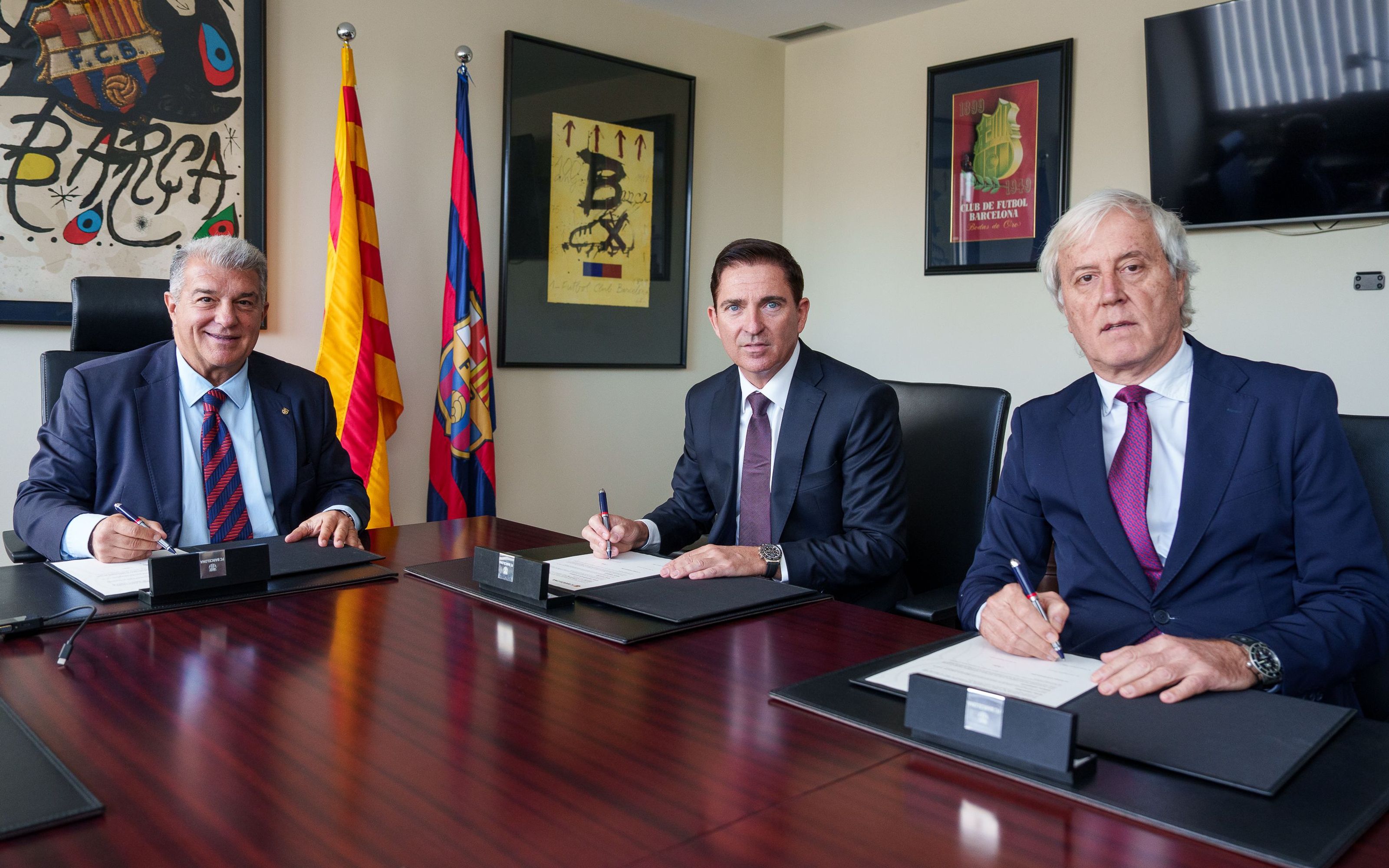 El acto de firma de Xavi Pascual, en imágenes