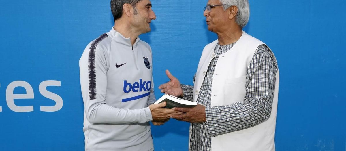 Muhammad Yunus visits Barça training center