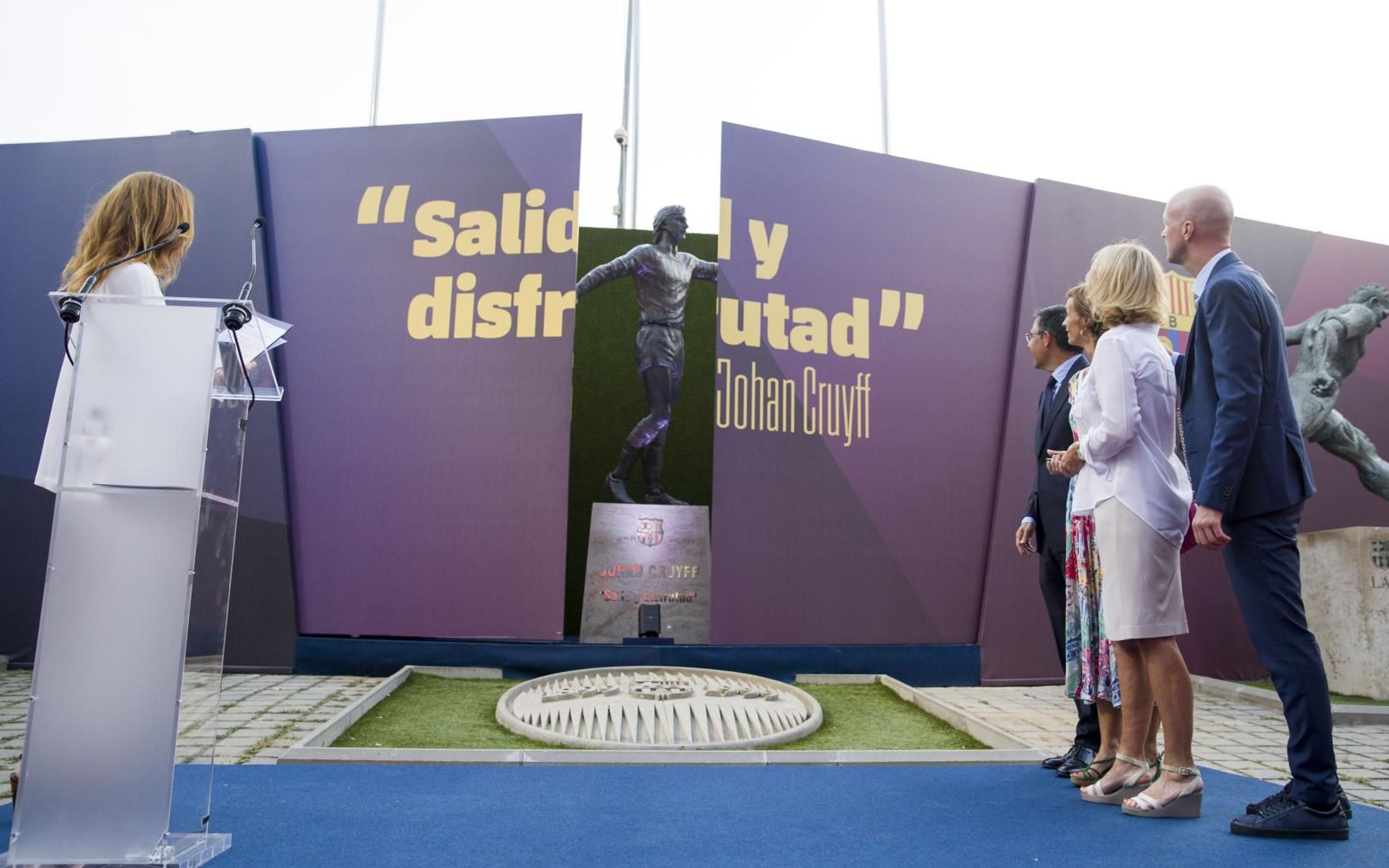 L'inauguration de la statue en hommage à Johan Cruyff, en images
