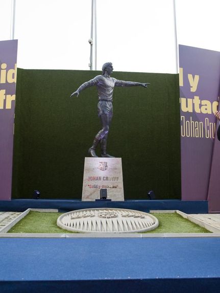 L'inauguration de la statue en hommage à Johan Cruyff, en images